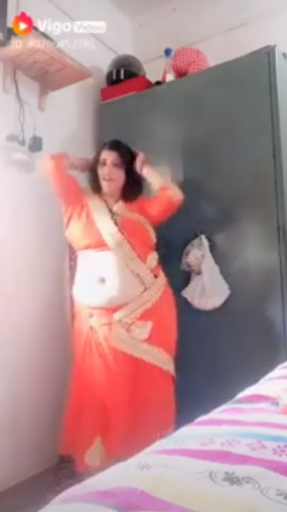puja Gautam shows her hot navel and hip - YouTube