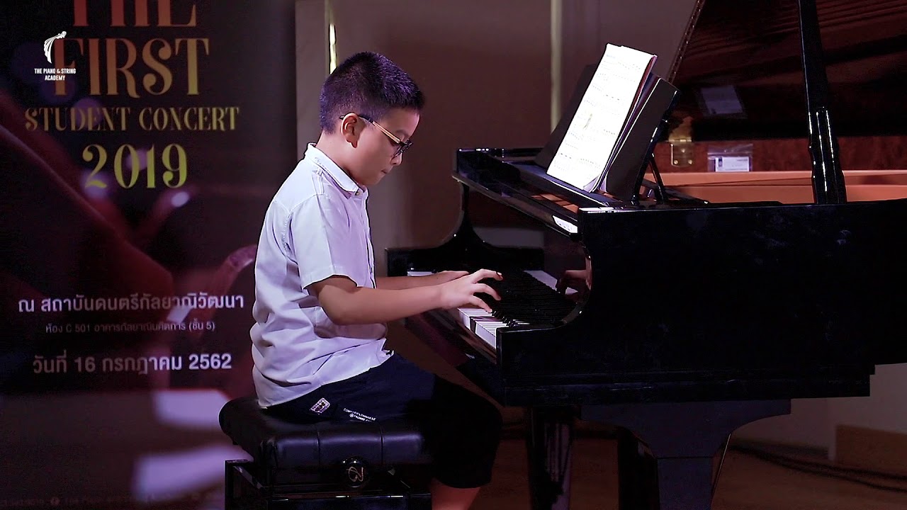 THE FIRST STUDENT CONCERT - COMEDIANS' DANCE - YouTube