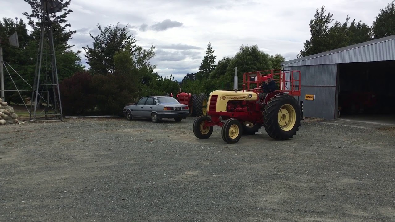 Beautifully restored Cockshutt Deluxe 40 Tractor - YouTube