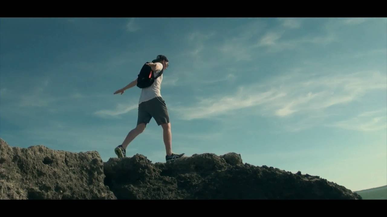 Clip (amateur) du remix de Möwe "Birds Flying High" - YouTube