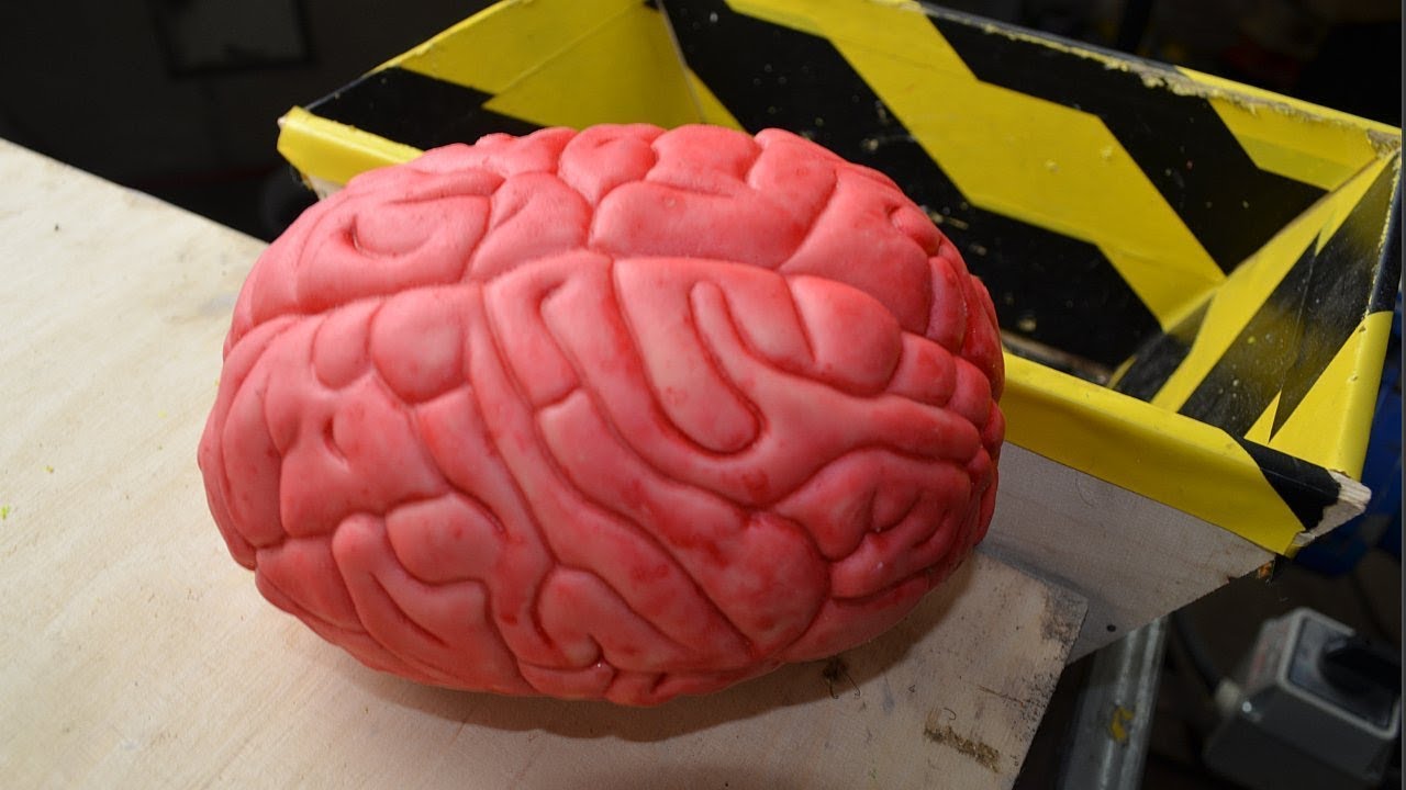 Crushing zombi brain - Shredding halloween gadget - Shredder vs Zombi ...