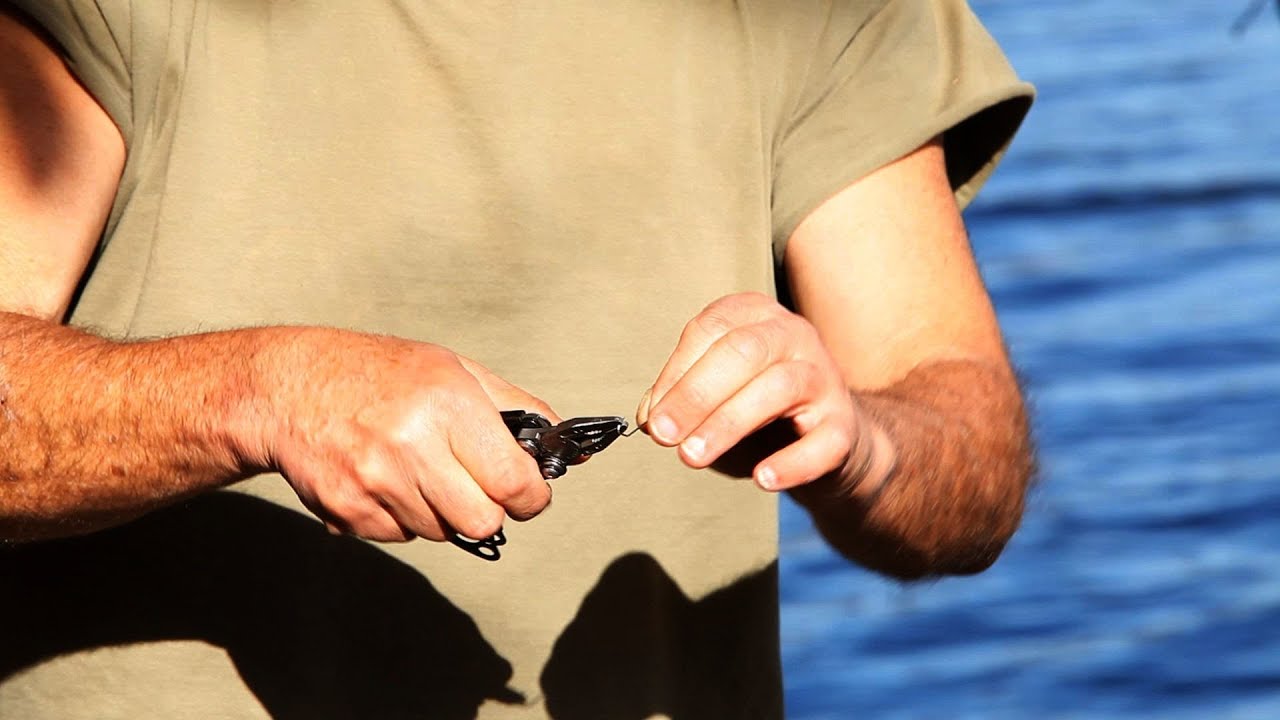 How to Make a Hook for a Fish Snare | Survival Skills - YouTube