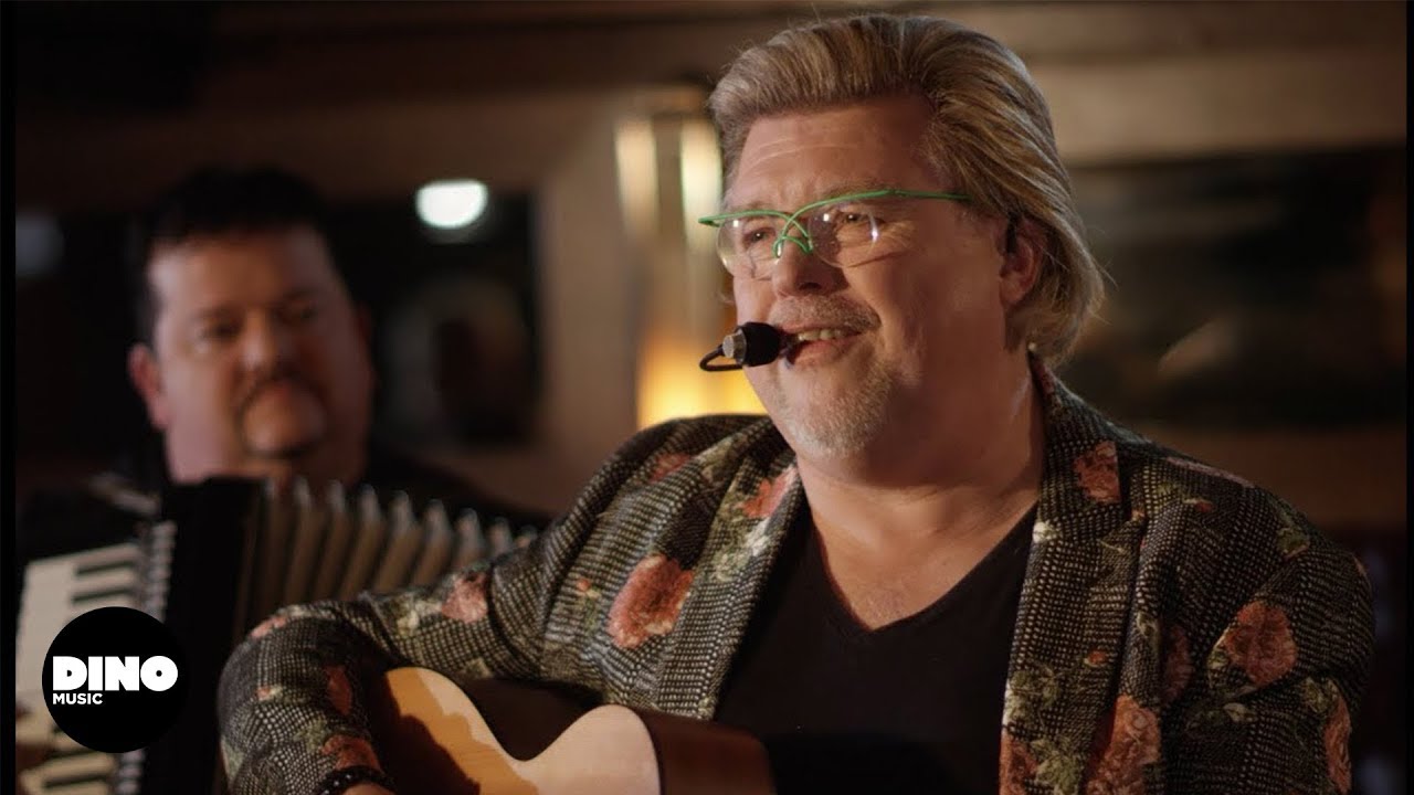 René Karst - Laat ze maar zien (Officiële video) - YouTube