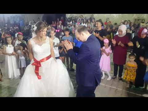 ALMAN GELİN ÖYLE BİR OYNUYOR  DAVETLİLER BAKA KALDI