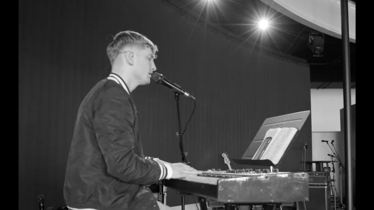 Pour My Love On You - Brett Bell | UPPERROOM Thursday Set 12/05/2024 ...