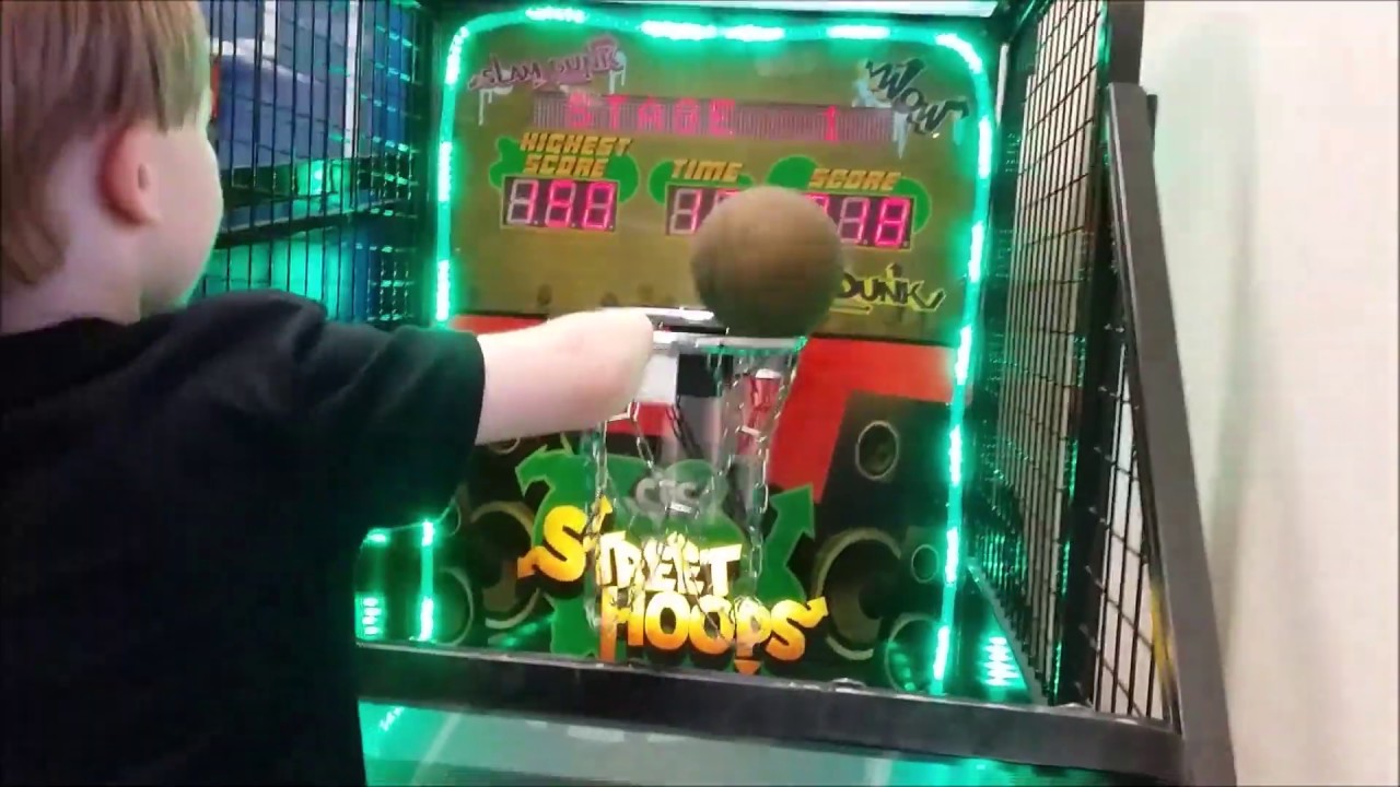 Chuck E Cheese Street Hoops Basketball Game - YouTube