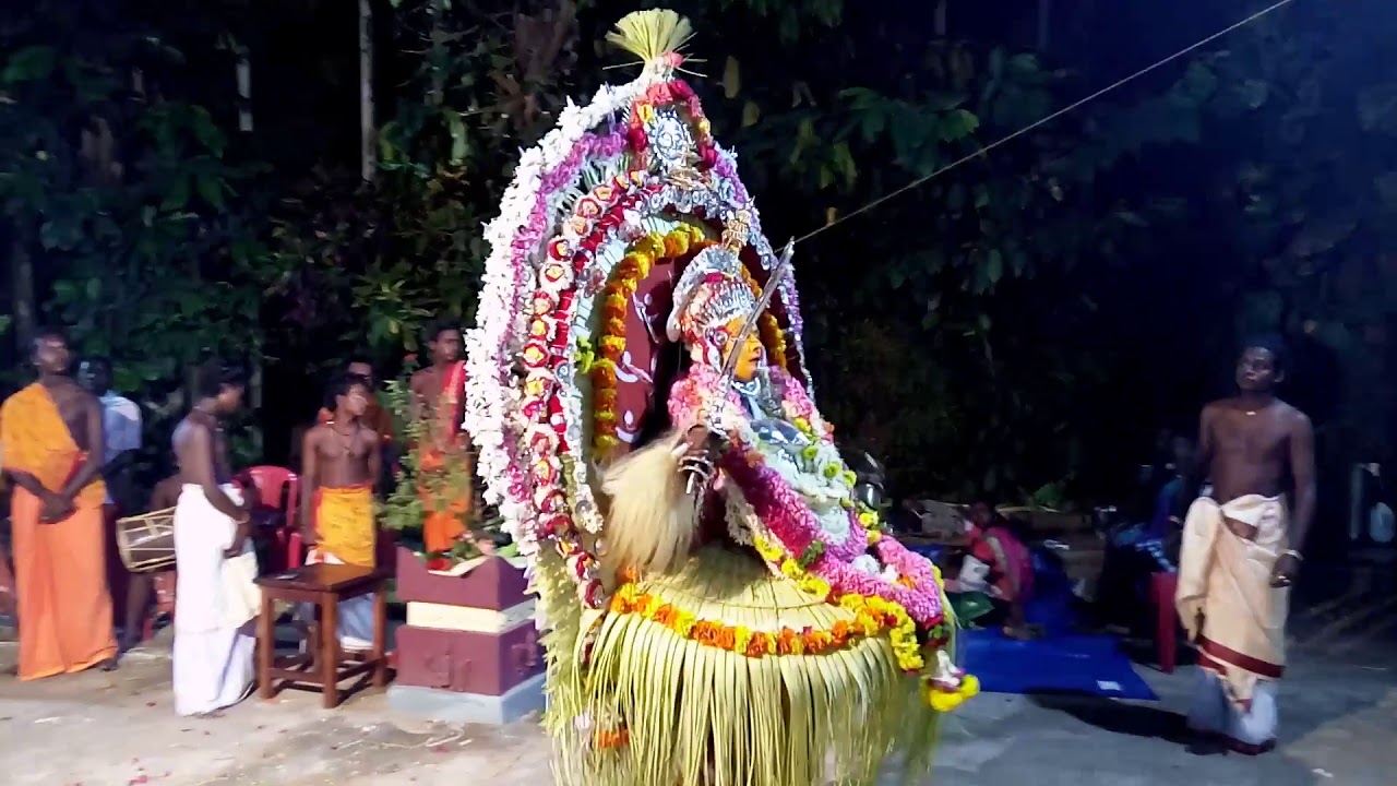 Dhoomavathi kola @ baje - YouTube