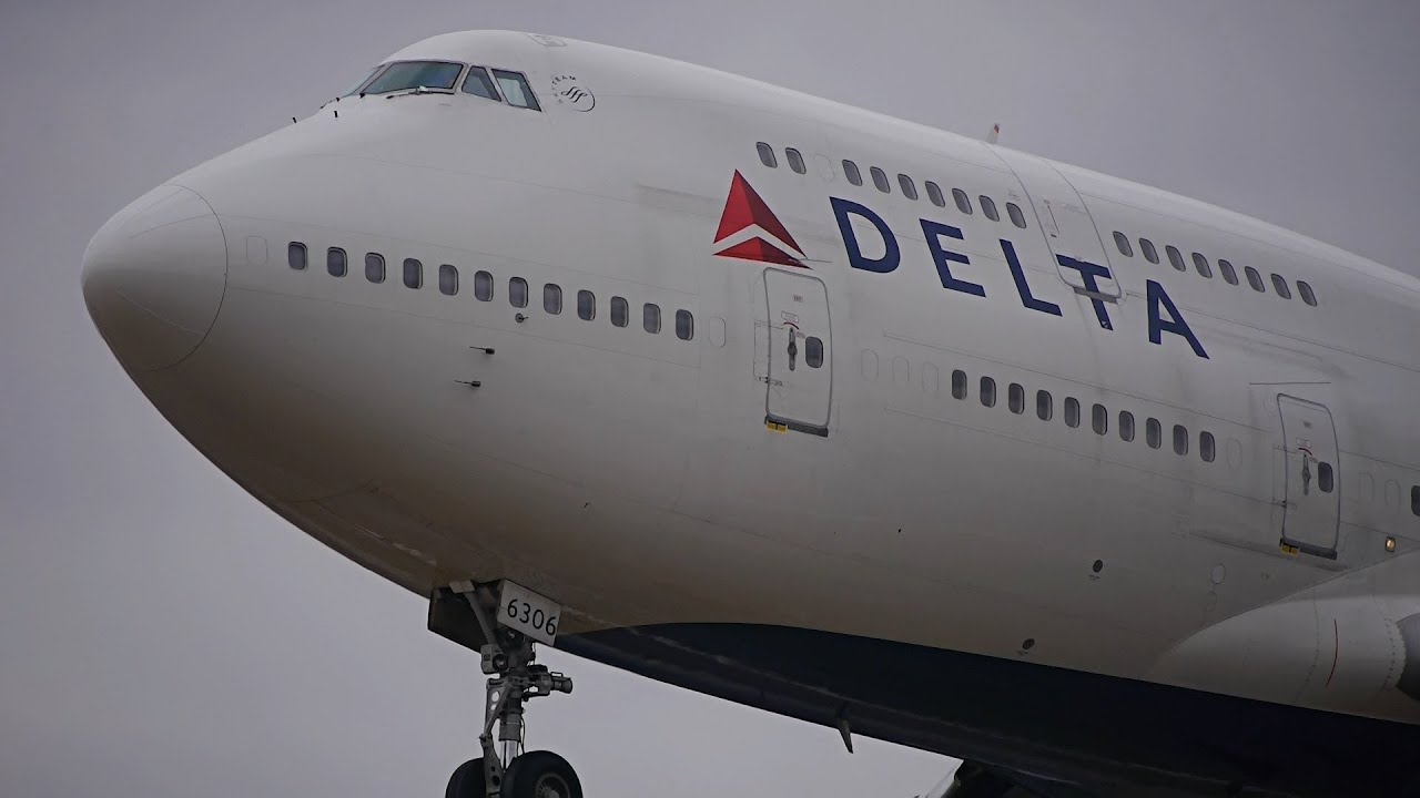 Delta Airlines Boeing 747-400 N666US Landing at NRT 34L - YouTube
