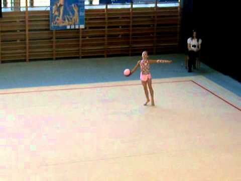 Gimnastyka artystyczna piłka Magdalena Pilch EOOM 2011 - YouTube