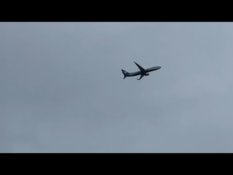 Zooming into a Flying Airplane | Incredible Close-Up Footage in Clear ...