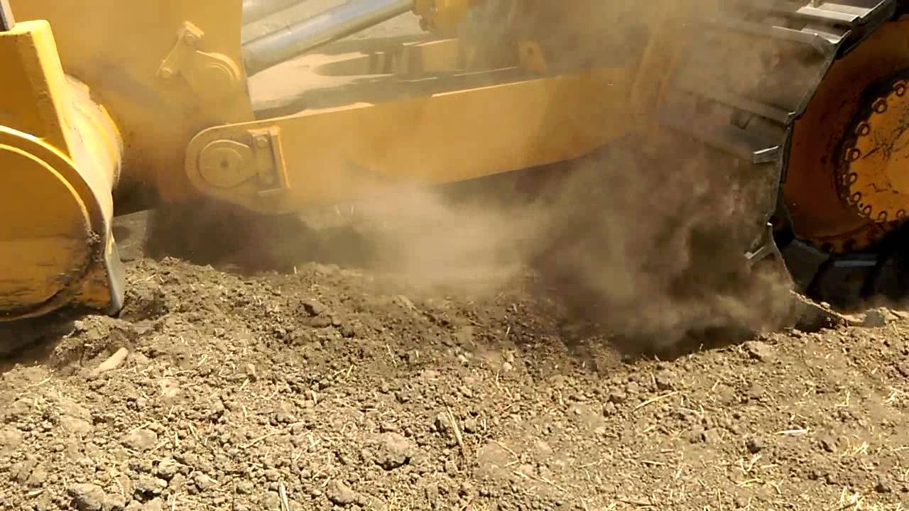 Komatsu D375 ripping - YouTube
