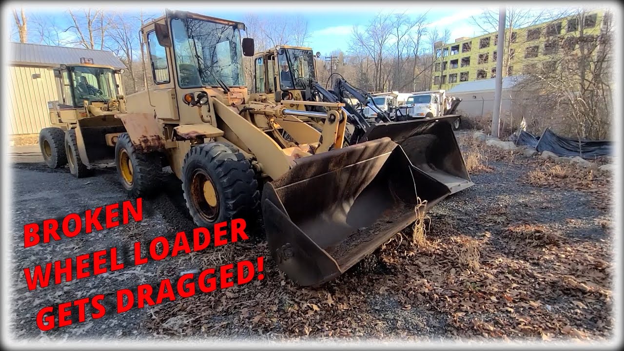 CAT IT28B Drags Broken Hyundai 740-3 XTHD Wheel Loader! - YouTube