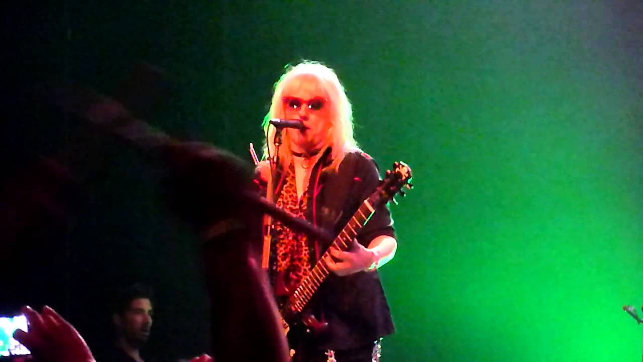 L7 - Shove - Live Fonda Theater L.A. 7.17.15 - 3 of 9 - YouTube