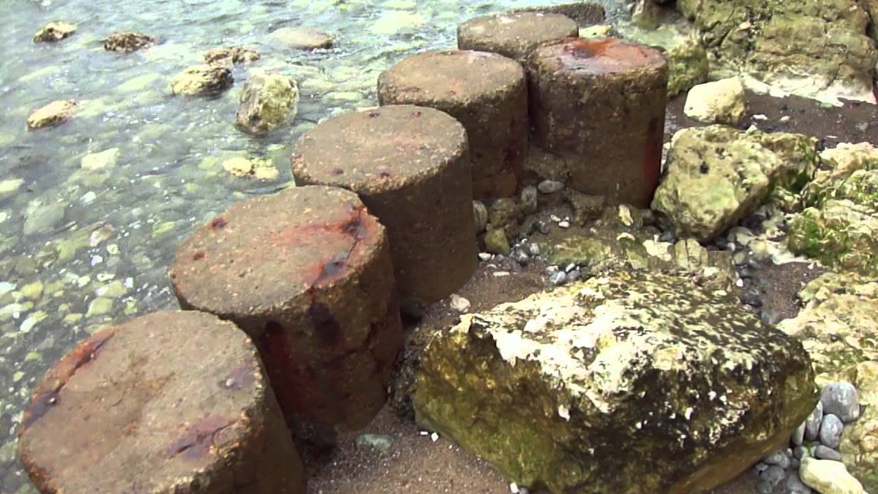 📽 concrete anti tank cylinders - WW2 - freshwater bay - isle of wight ...