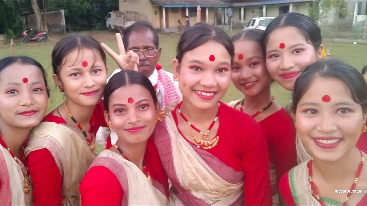 মিলিজুলি জেং বিহু দল//Assamese Culture//ঔগুৰি, ধমন, টিংখং, ডিব্ৰুগড় ...