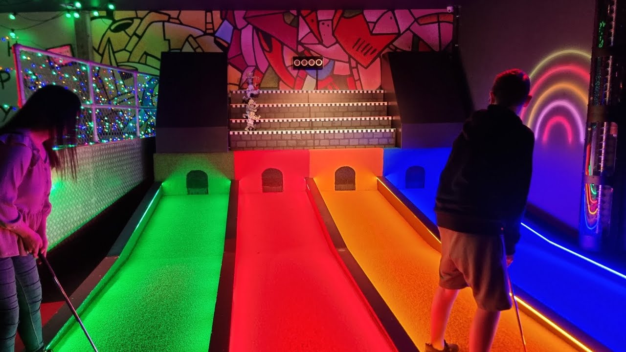 BUNKERS CRAZY GOLF! | loco and zoro courses in wales (Swansea) - YouTube