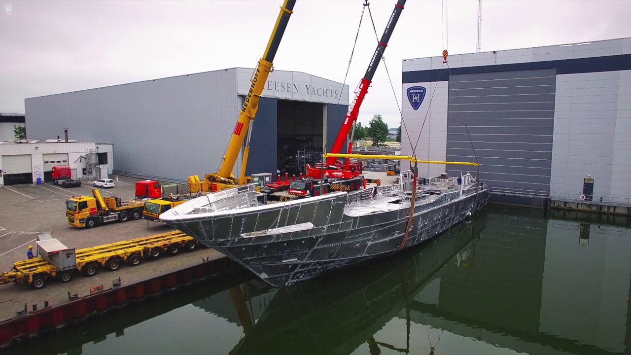 18151 joining hull and superstructure - YouTube