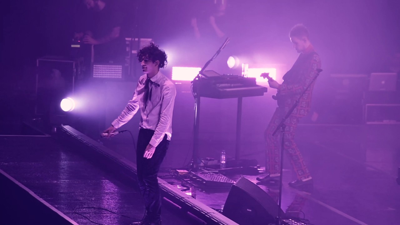 //THE 1975 LIVE FROM THE O2 ARENA IN LONDON 16/12/2016 // PART 2 - YouTube