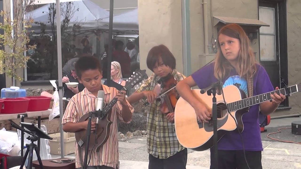 Bluegrass Valley Pickers playing Whiskey Before Breakfast - YouTube