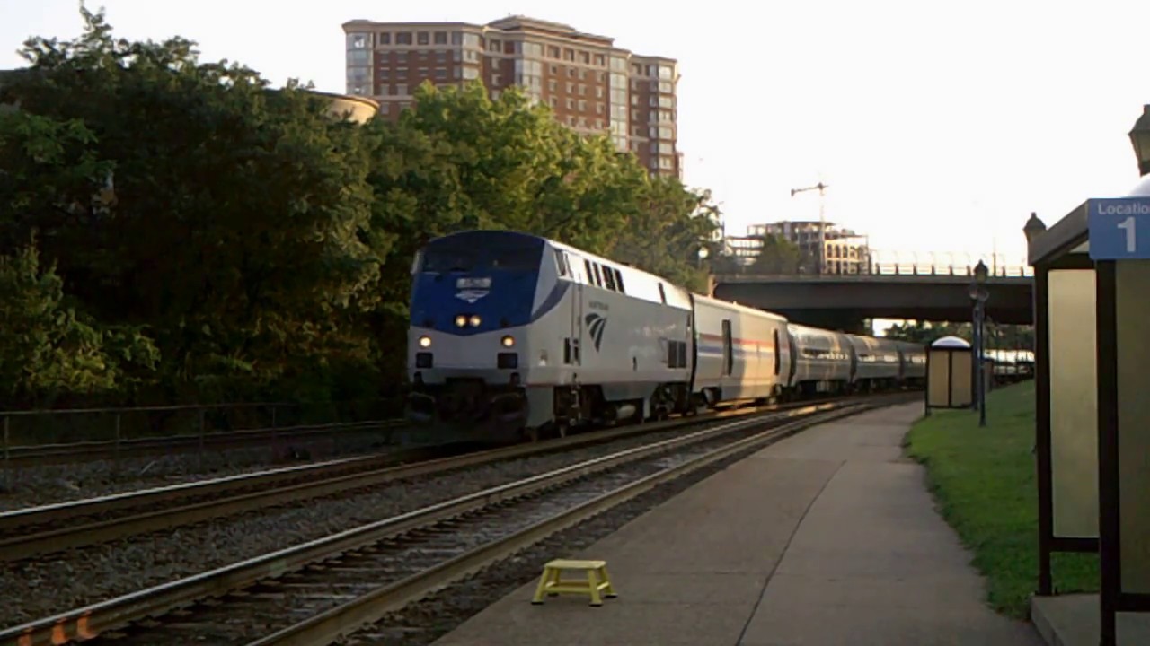 Amtrak Palmetto Train Arriving at Alexandria, VA - YouTube