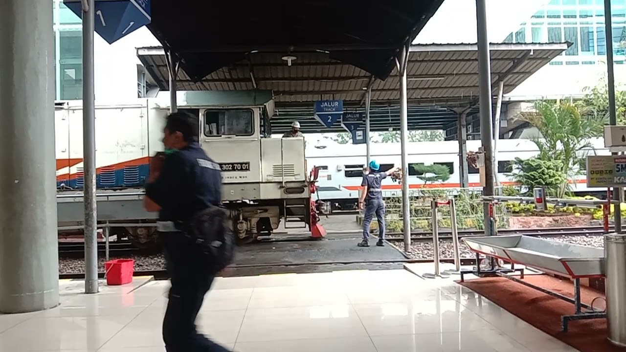 Lokomotif BB 302 70 01 - YouTube