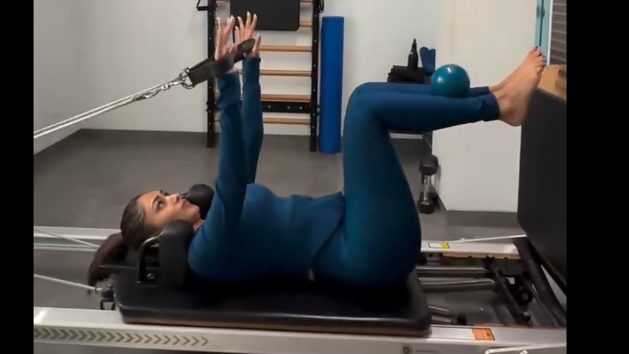 mrunal thakur gym workout clips viral on social media - YouTube