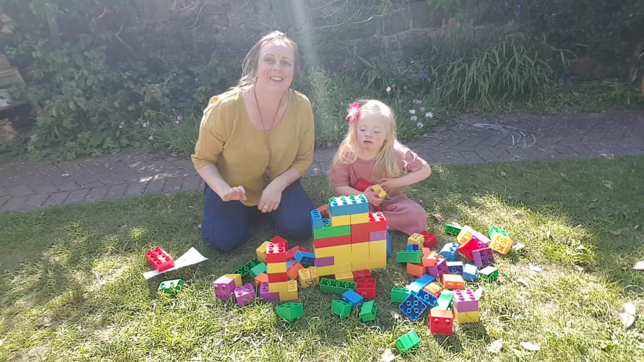 Makaton for 'To Build' (with bricks) - YouTube