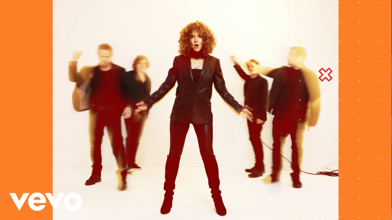 Vakili Band - Yves Calls Her Betty (Official Video) - YouTube