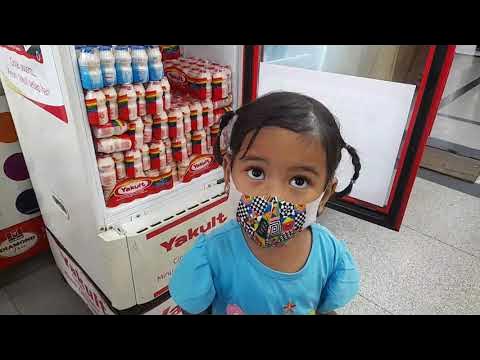 BELANJA JAJAN DAN YAKULT | DAILY VLOG | BABY KIRANIA - YouTube