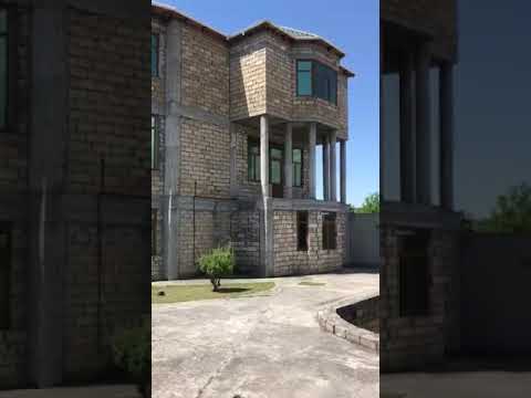 Balakən bazarın yaxınlığında heyət evi satılır qiymət 200 min manat əlaqə 0503693002 vatsap var