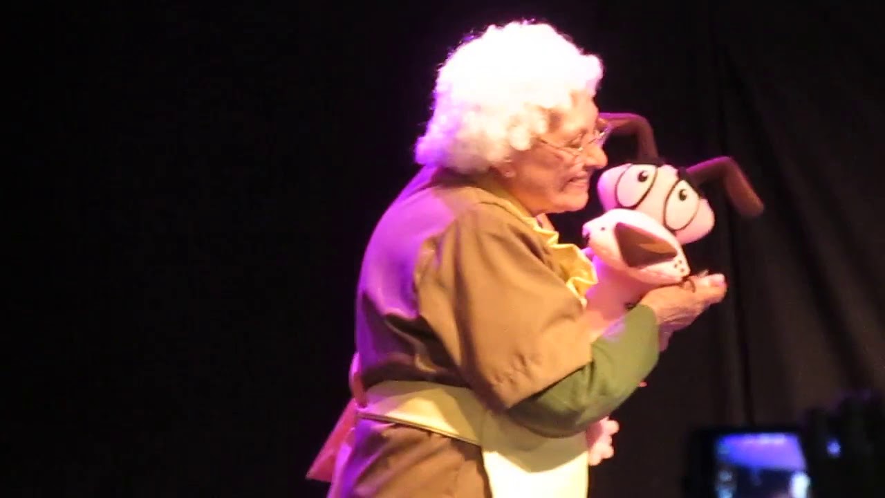 El Cosplay no tiene limite de edad - Muriel - YouTube