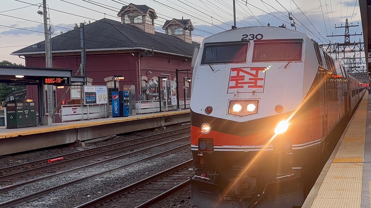 Amtrak & Metro North NH Line PM Rush Trains @ SoNo,CT - YouTube