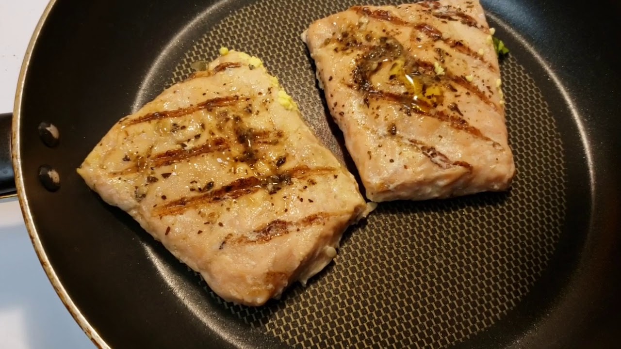 Dinner | WILD CAUGHT SALMON SALAD |WITH DRESSING |FROM PUBLIX - YouTube