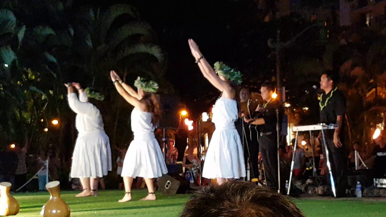 Baile Hula en Kuhio Beach Hula - Waikiki - YouTube