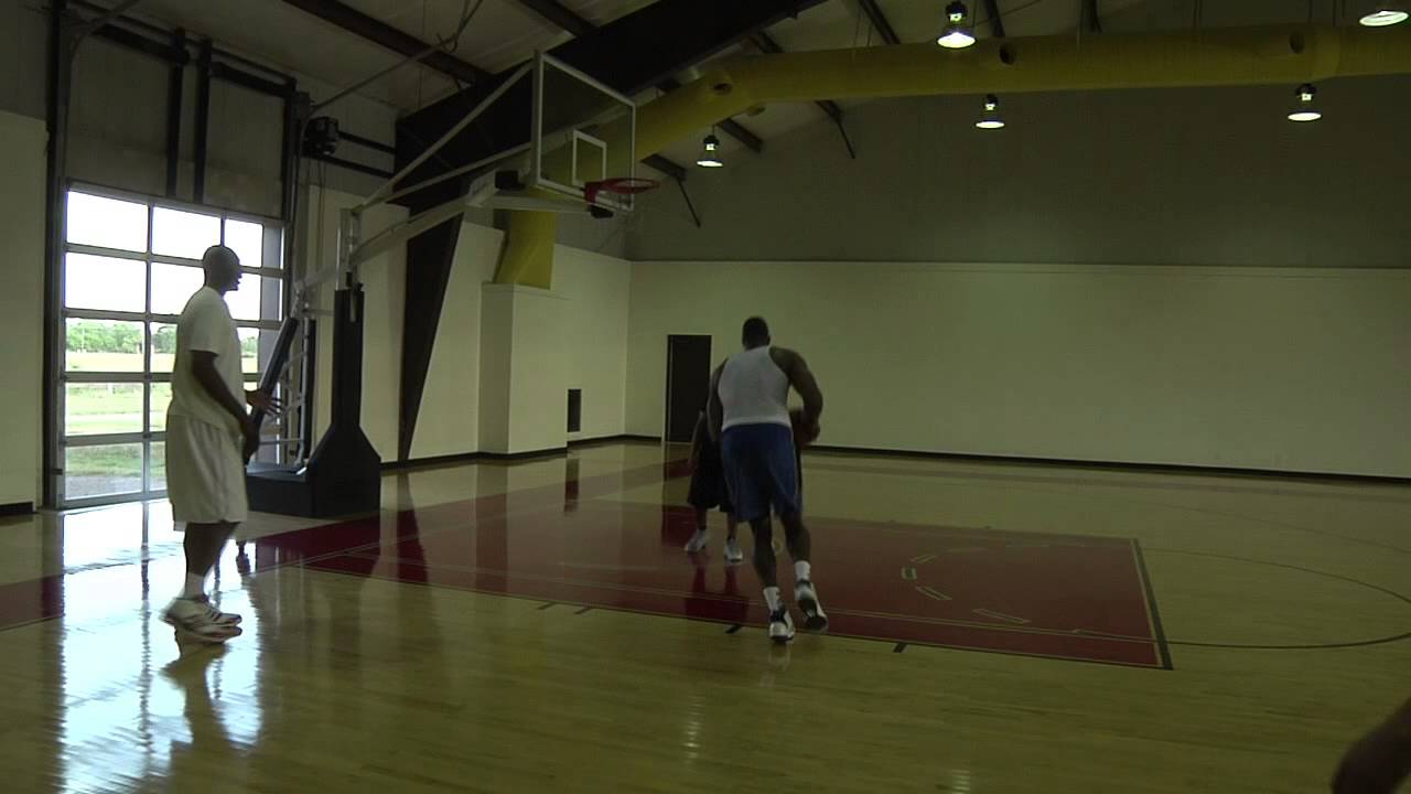 Dwight Howard & Hakeem Olajuwon Retro Workout - YouTube