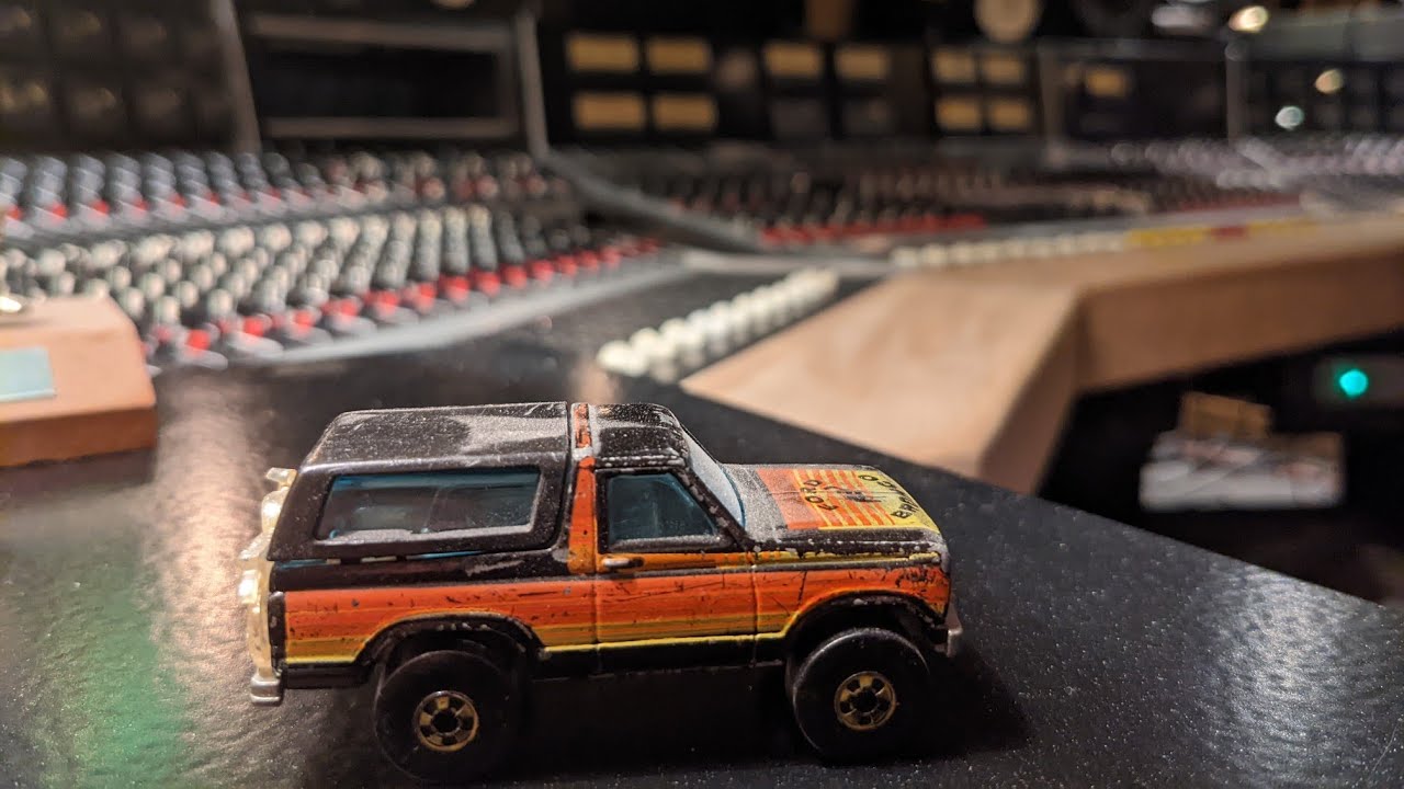 wbsps.ca - visiting "Linda" winged Ward Beck Systems Console #audio # ...