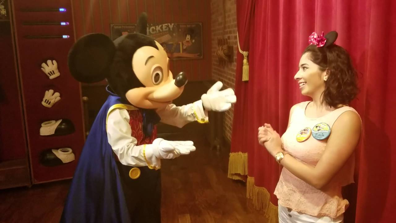Disney world Mikey mouse singing happy birthday - YouTube