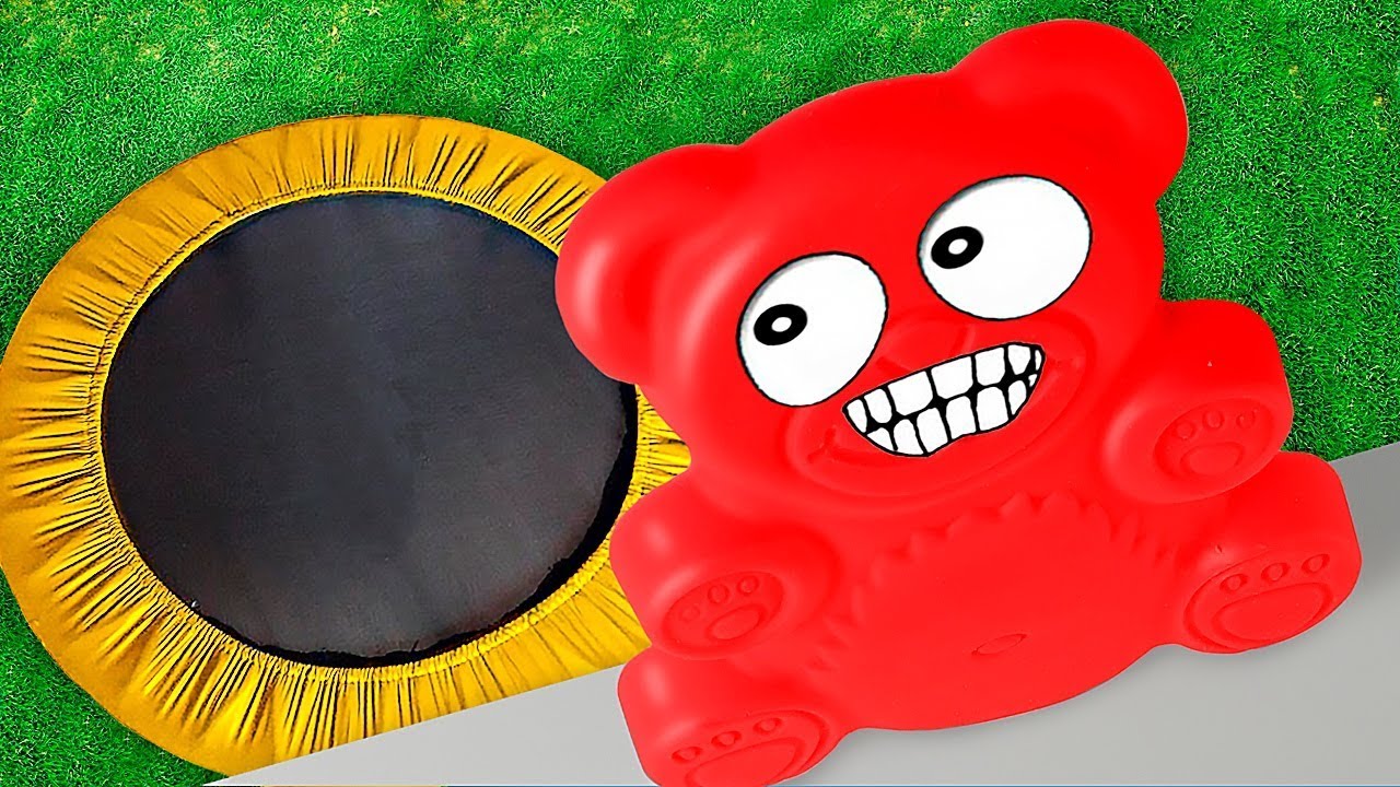 AN AMUSEMENT PARK AND INCREDIBLE JUMPS OF JELLY GUMMY BEAR ON A ...