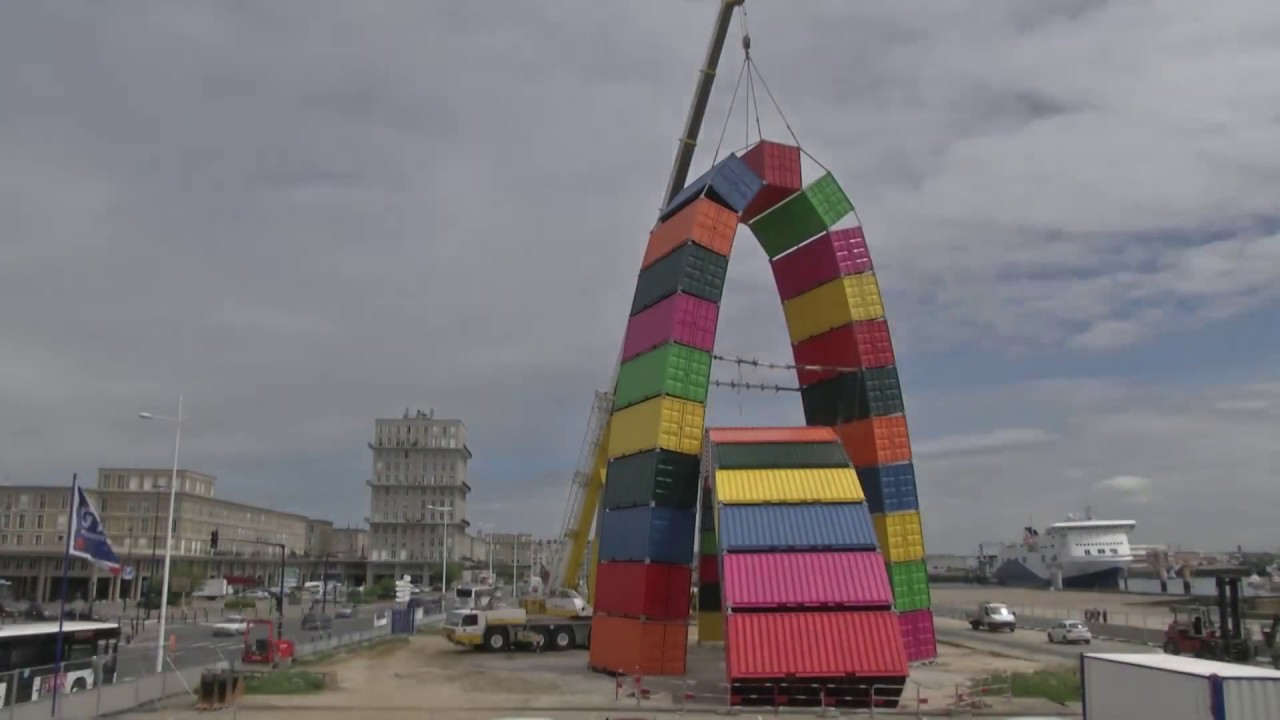 500 ans du Havre : time lapse du montage de "Catène de Containers", l ...