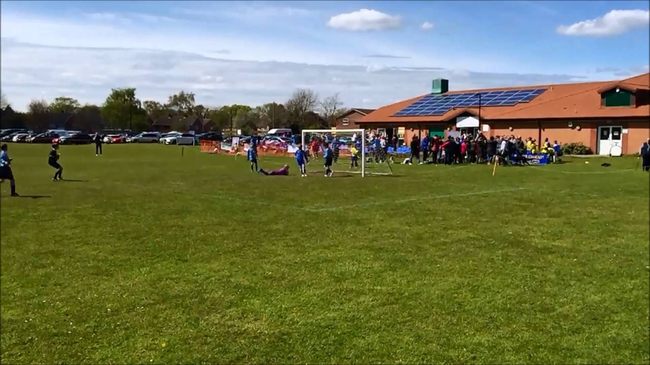 Stevie jnr Forward playing for Woking and Winklebury Wizards - YouTube