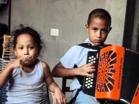 RAMON ALMANZA NIÑO GENIO DEL ACORDEON - YouTube