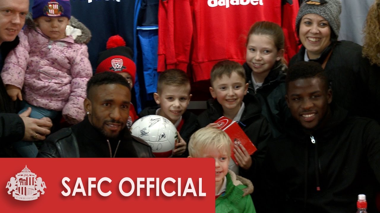 Defoe and the SAFC fans surprise Djilobodji - YouTube