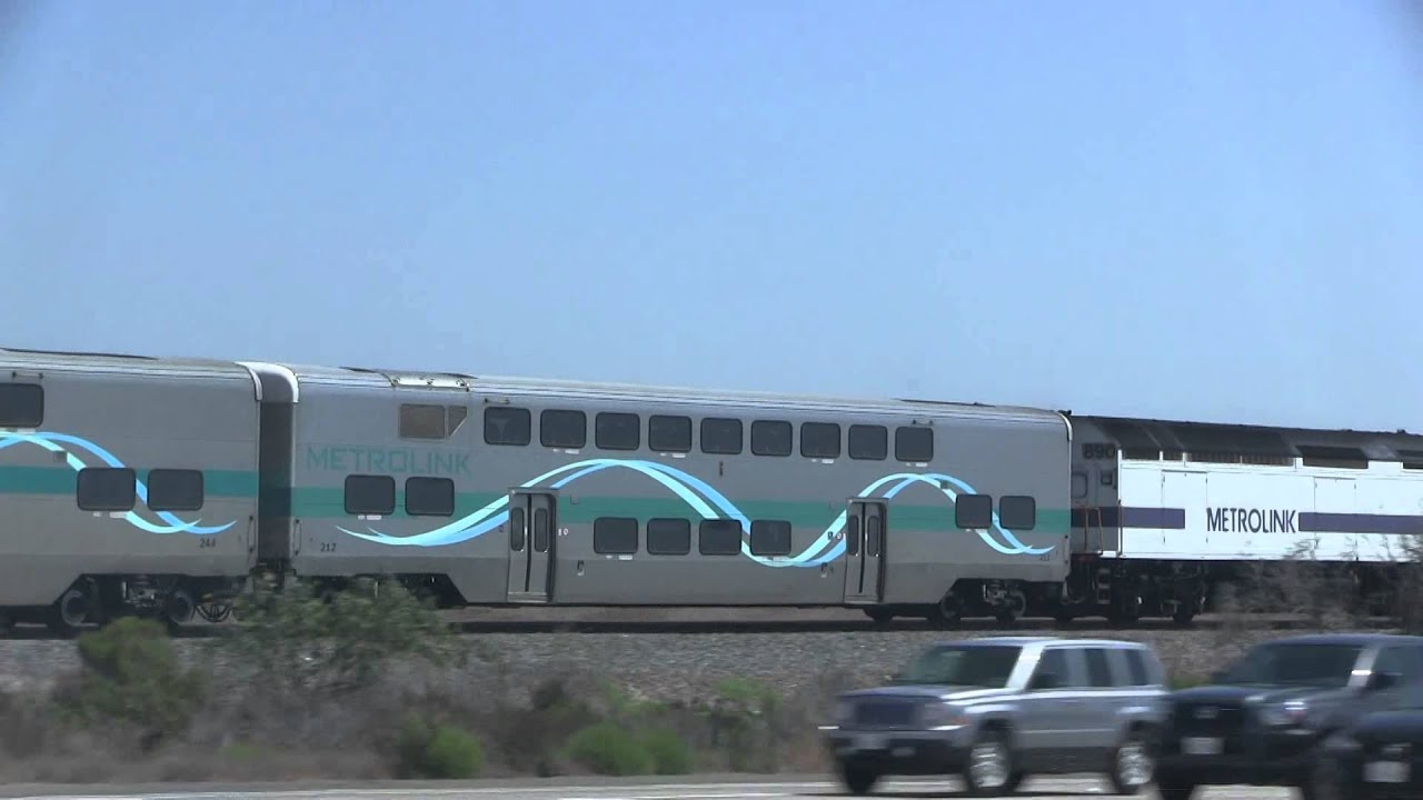 Metrolink Commuter Rail - MP36PH-3C #890 Traveling on the Freeway - YouTube
