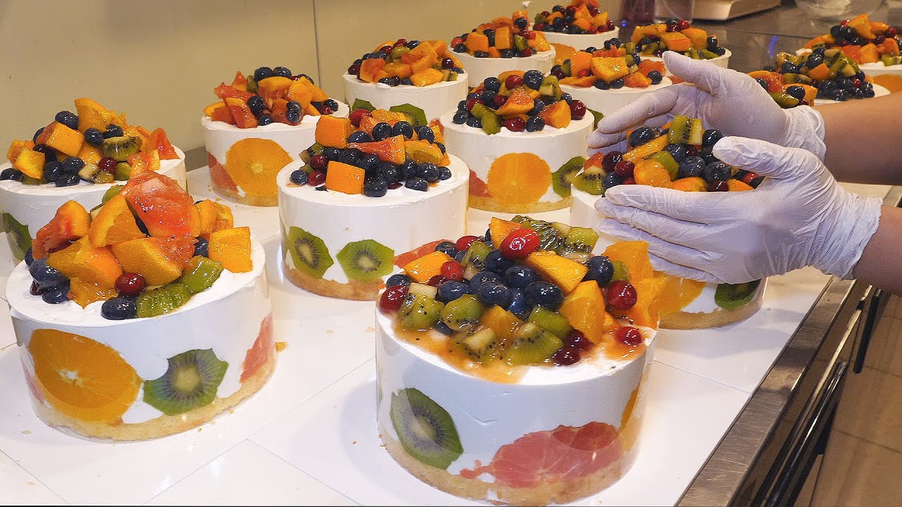 숟가락이 바빠집니다! 떠먹는 과일범벅 생크림케익/ Eat with a spoon! Fresh Cream Cake Full of ...