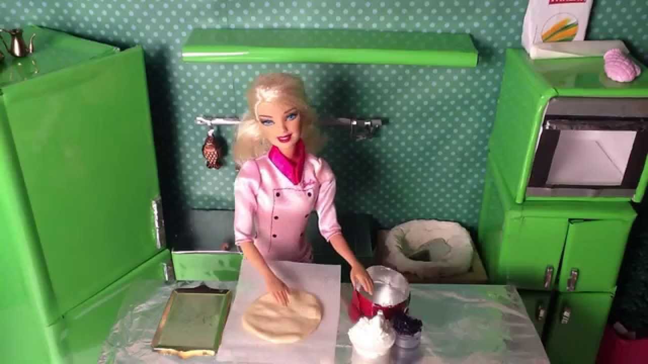 E3 - Barbie's Stop Motion Cooking Show - Barbie vs. Batman - YouTube