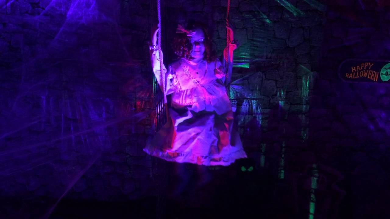 Halloween Fun Shop 2016 Swinging Decrepit Doll - YouTube