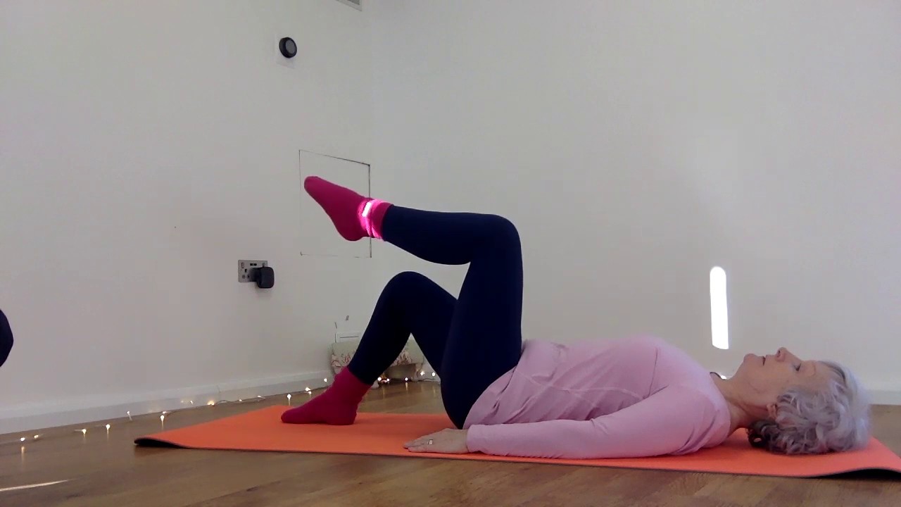 Beginners Pilates Toe taps - YouTube