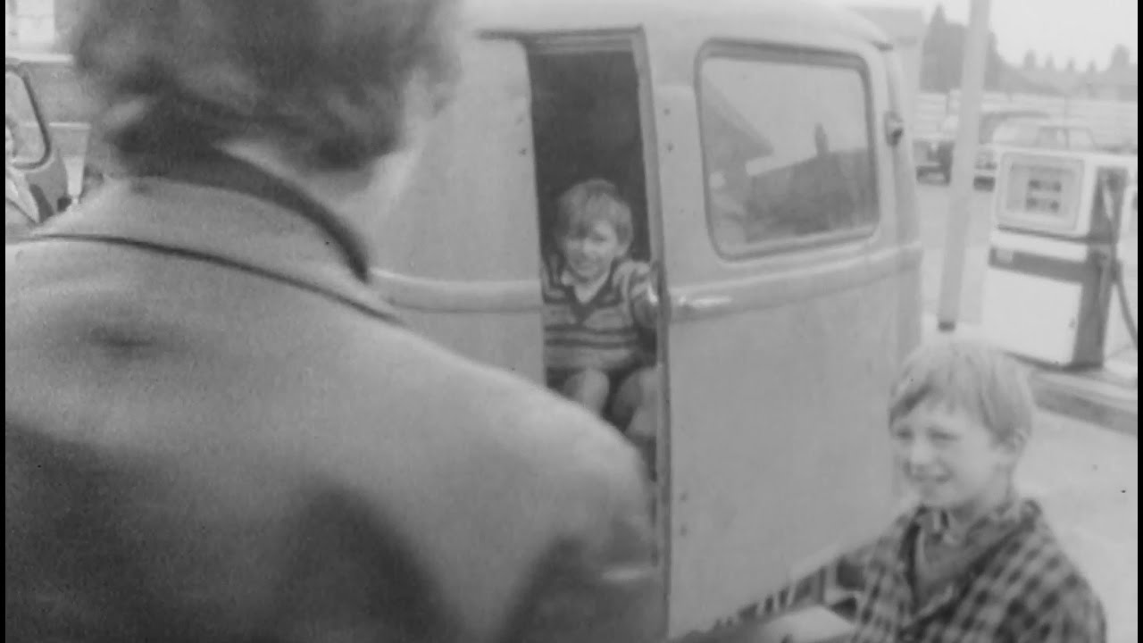 Bob Dylan meets some gypsy fans – Dont Look Back (1967) – Criterion ...