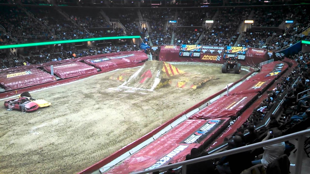 Monster Jam Cleveland Ohio 2013 - YouTube