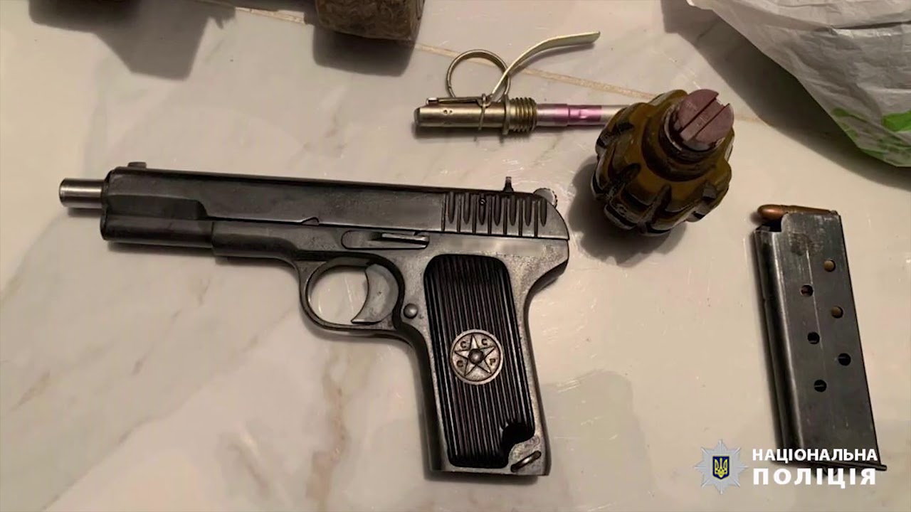 Внутрішня безпека поліції встановила підозрюваного у підпалі автомобіля